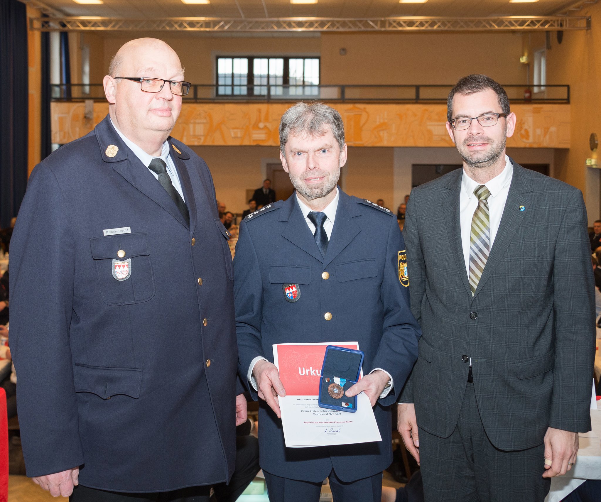 Feuerwehr-Ehrenmedaille für Polizeichef Bernhard Wenzel - Miltenberg