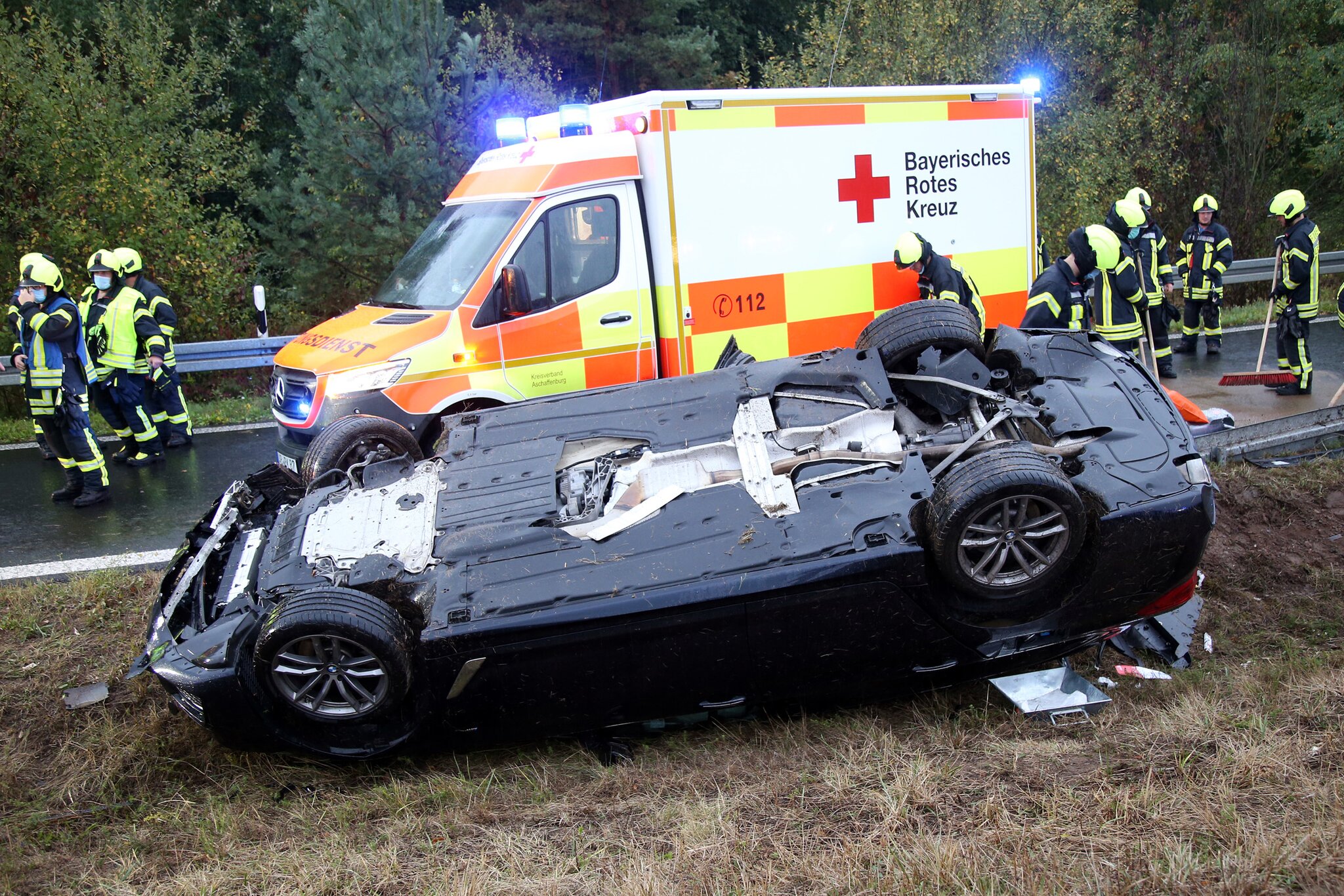 BMW überschlägt sich: Verkehrsunfall auf der A45 bei Kleinostheim am 26 ...