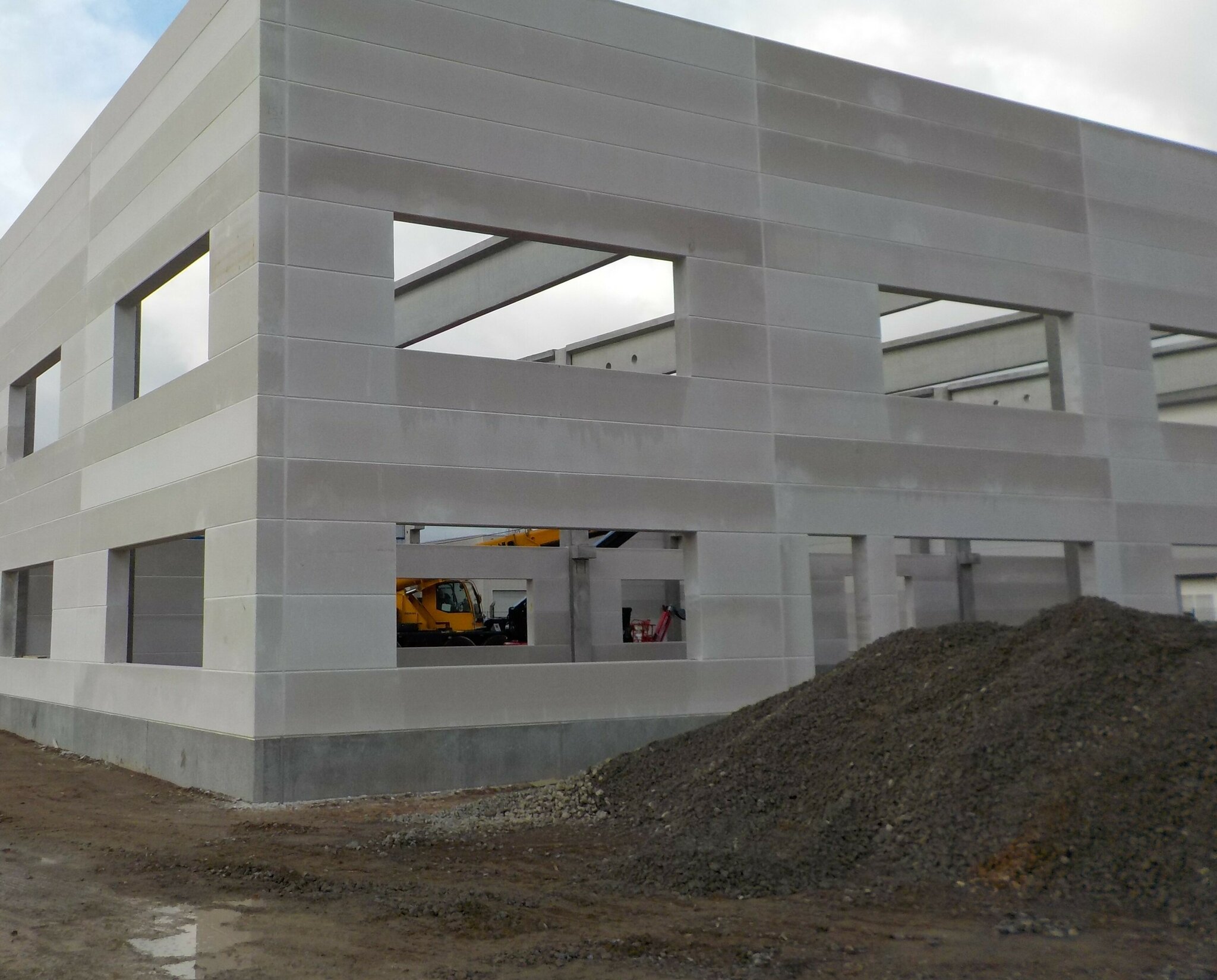 Starker Baustoff: Massiver Hallenbau aus Porenbeton - Mönchberg