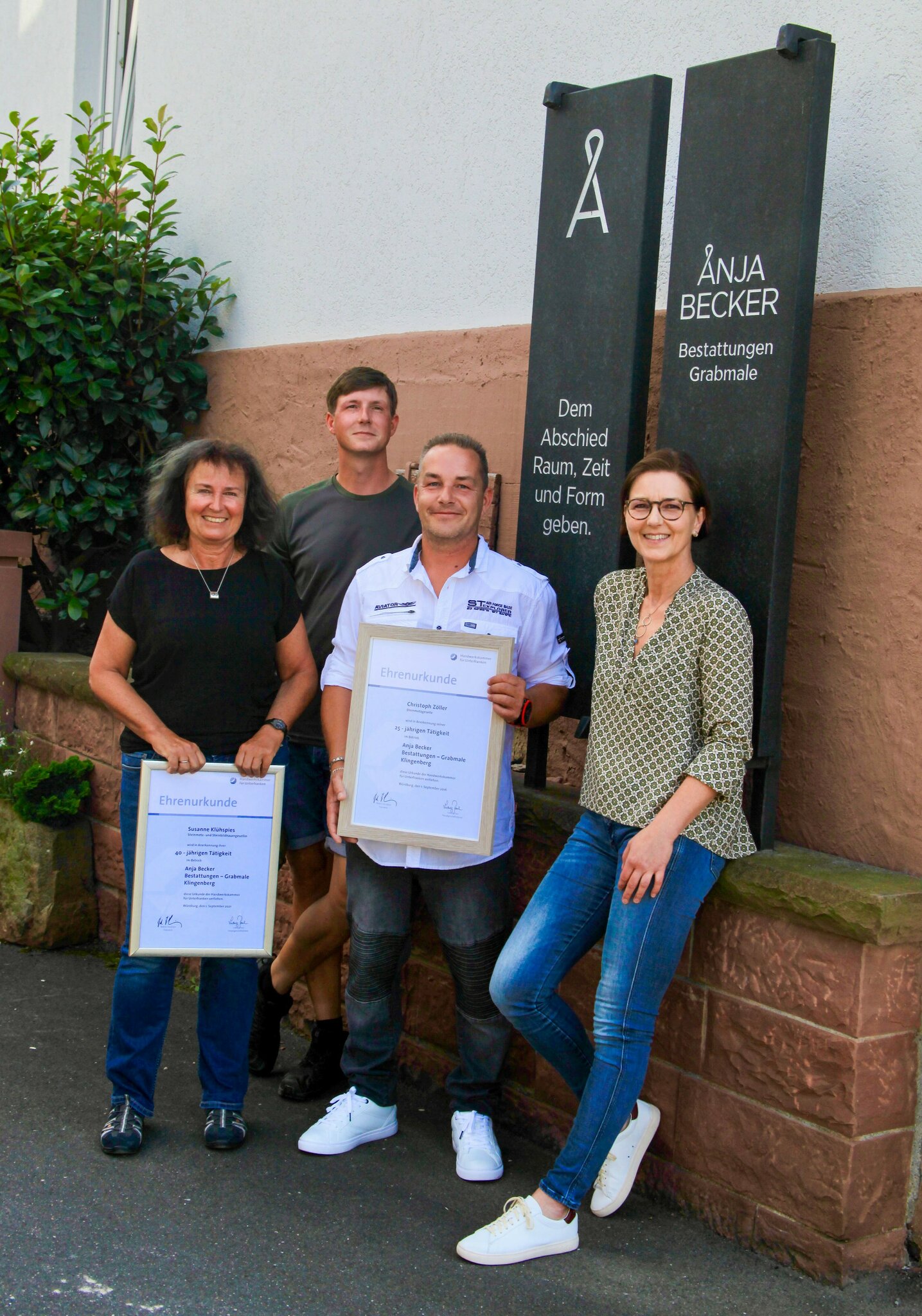 Steinmetzbetrieb: Anja Becker Grabmale und Bestattungen: Mitarbeiterin feiert 40-jähriges ...