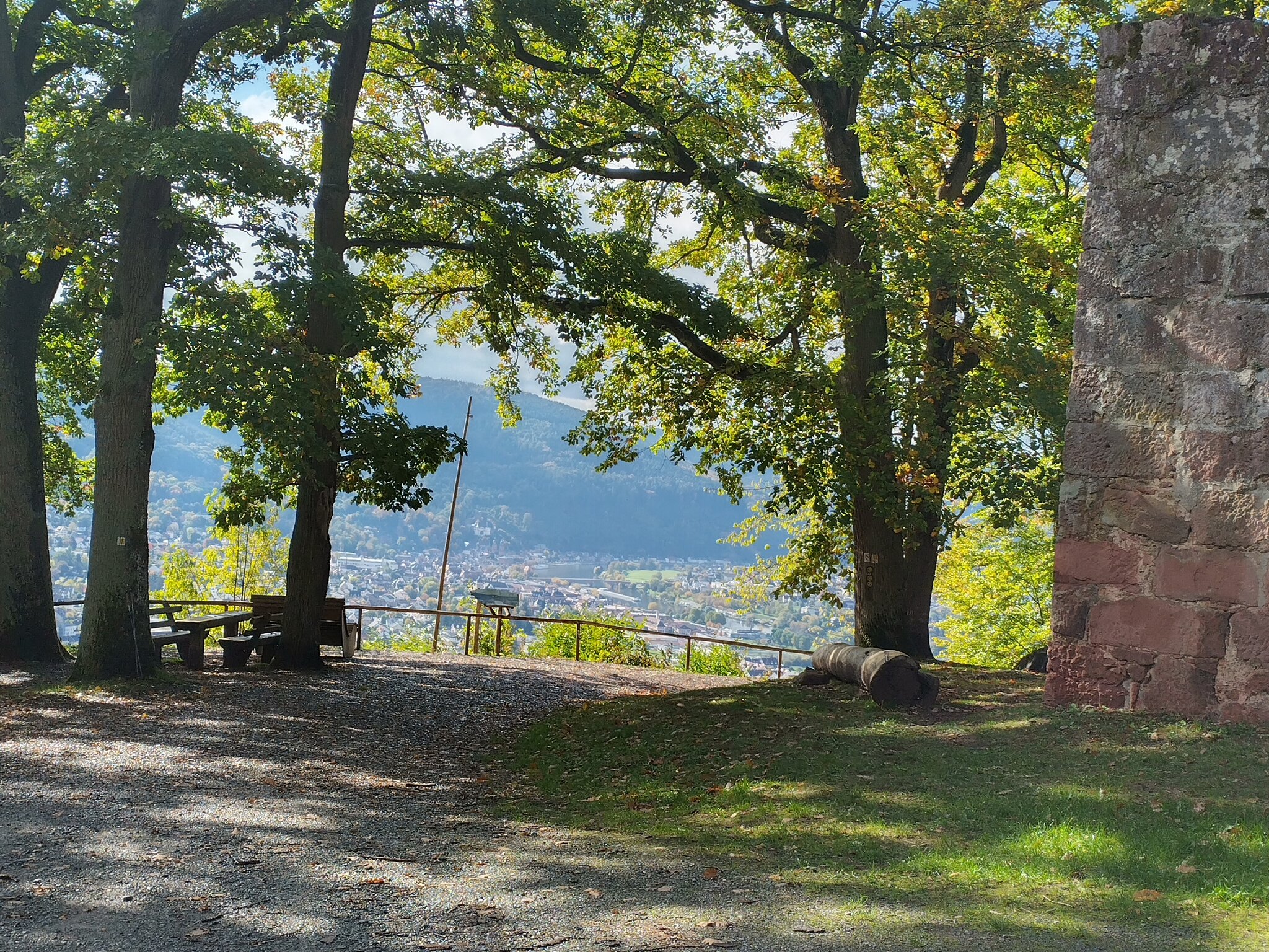 Im Herbst auf dem Nibelungensteig: Von Freudenberg nach Miltenberg ...