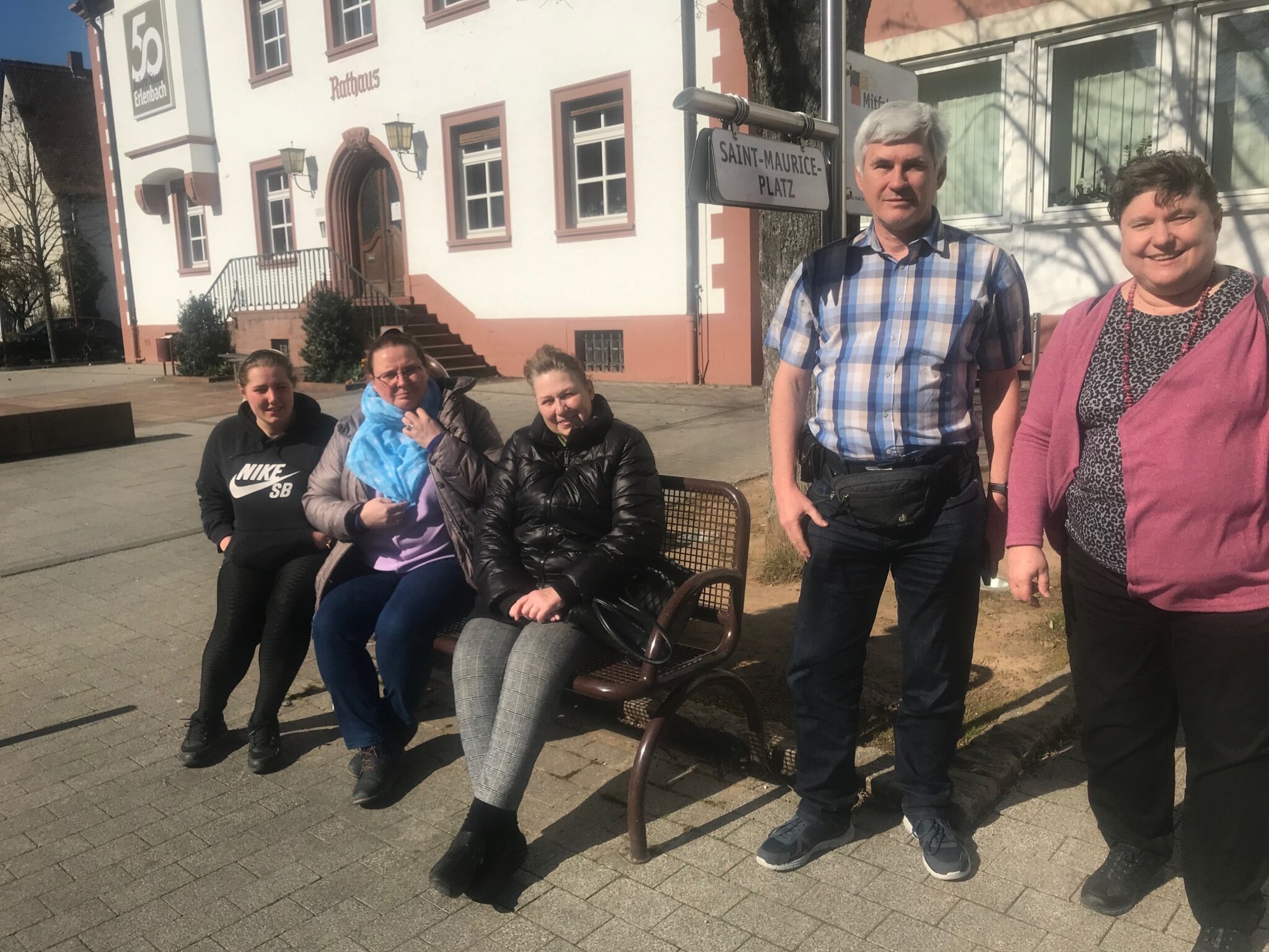 Mitfahrbänke in Erlenbach wieder beleben: FWE Erlenbach engagieren sich ...