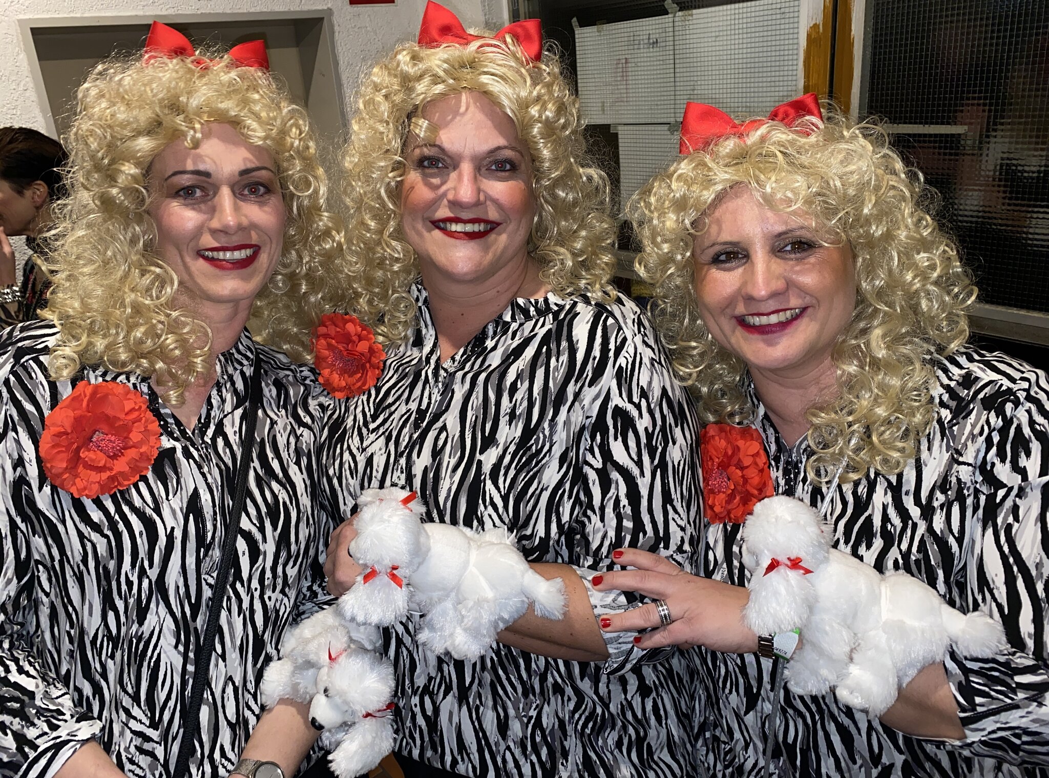 Bildergalerie: Weiberfasching mit Double You C - 16.02.2023 - Kleinwallstadt - Kleinwallstadt