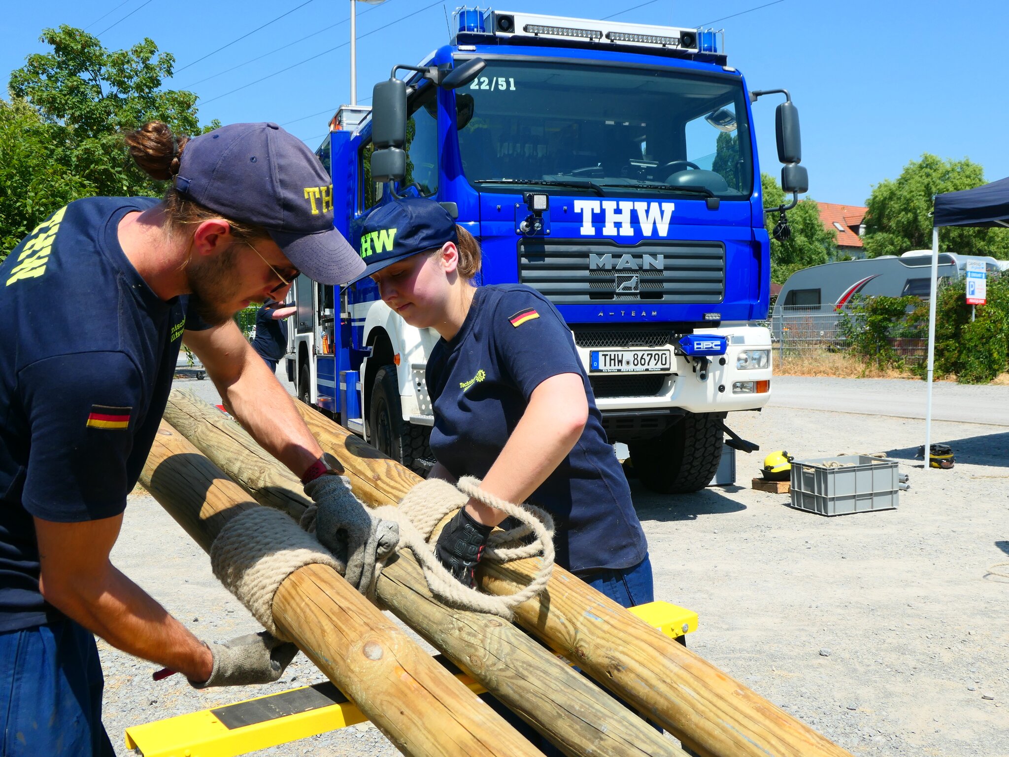 THW - Mit einfachen Mitteln Hängesteg erstellt - Großheubach
