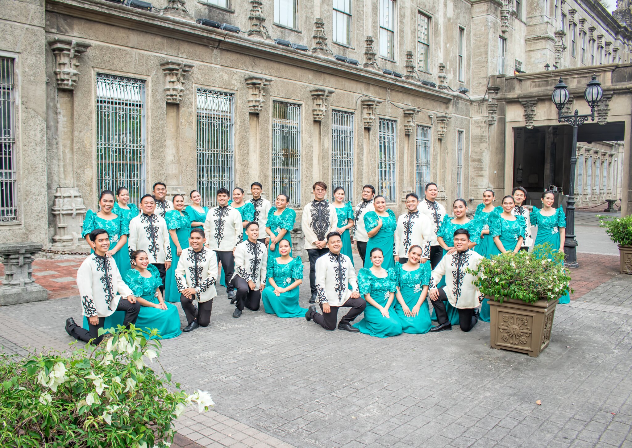 UST-Singers: Come Together mit den University of Santo Tomas Singers ...