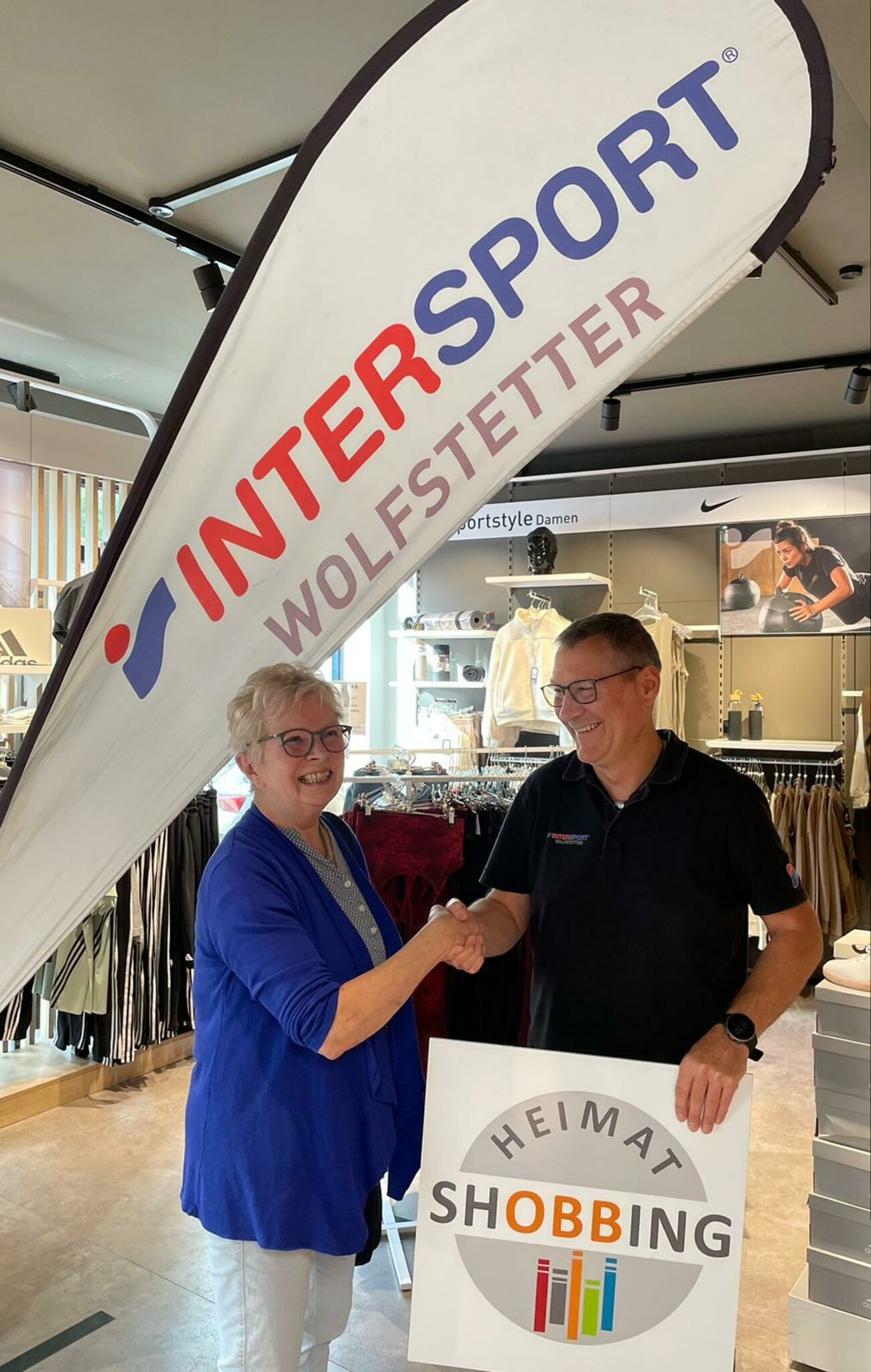 Heimat Sh-OBB-ing Obernburg: Glückliche Gewinnerin des Oldtimer ...