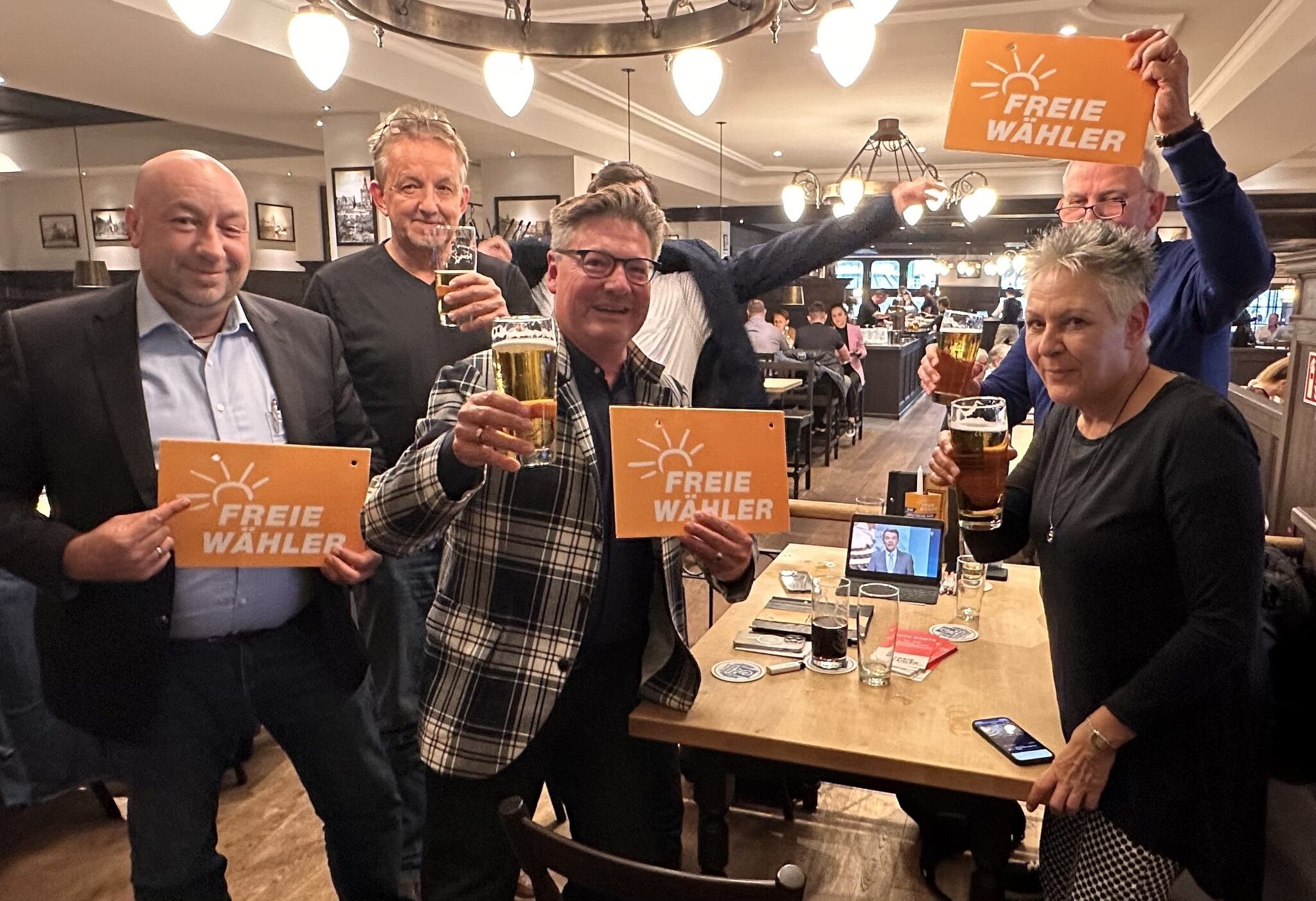 Landtagswahl Bayern: Freie Wähler feiern auch in Köln Wahlparty ...