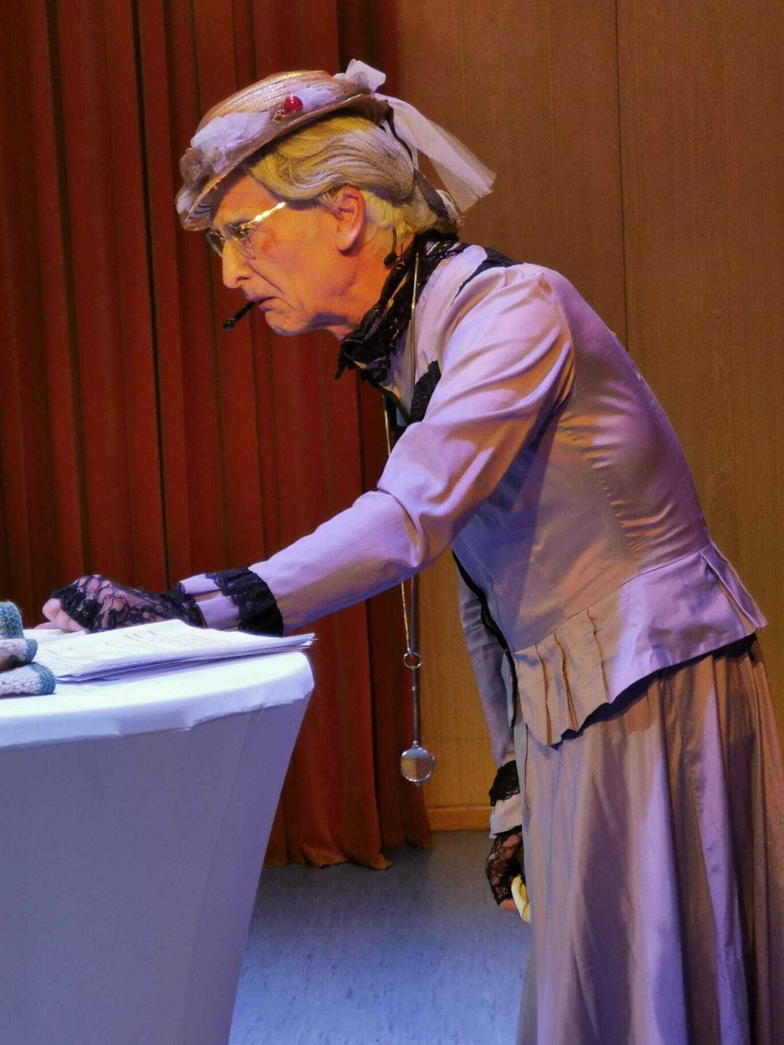 Kabarett beim VfL Mönchberg: Fräulein Baumann, eine 114-jährige ...