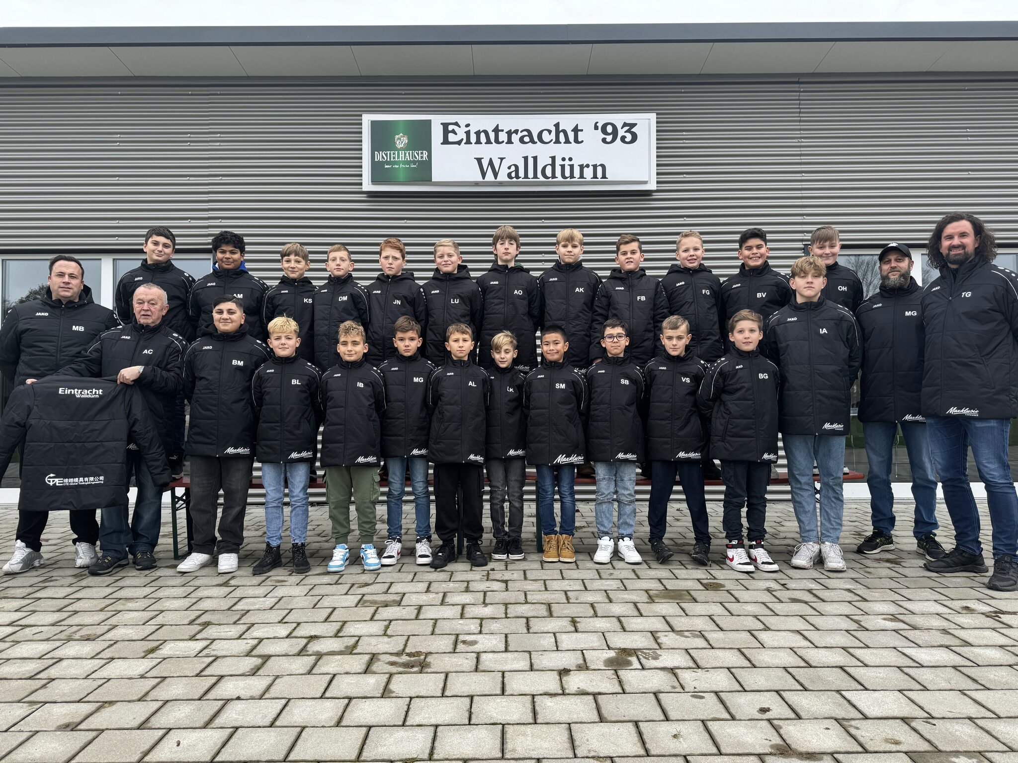 Neue Winterjacken für die D-Jugendabteilung der Eintracht ´93 Walldürn ...