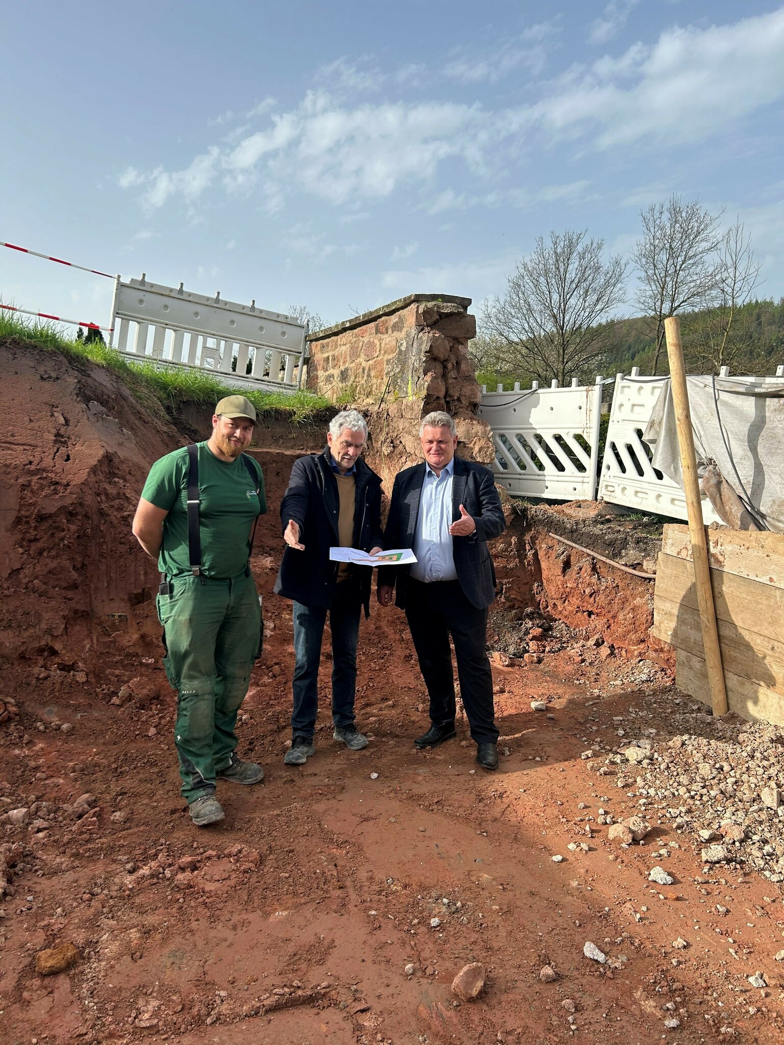 Bauarbeiten am Friedhof Hobbach haben begonnen: Neue Grabfelder sowie ...