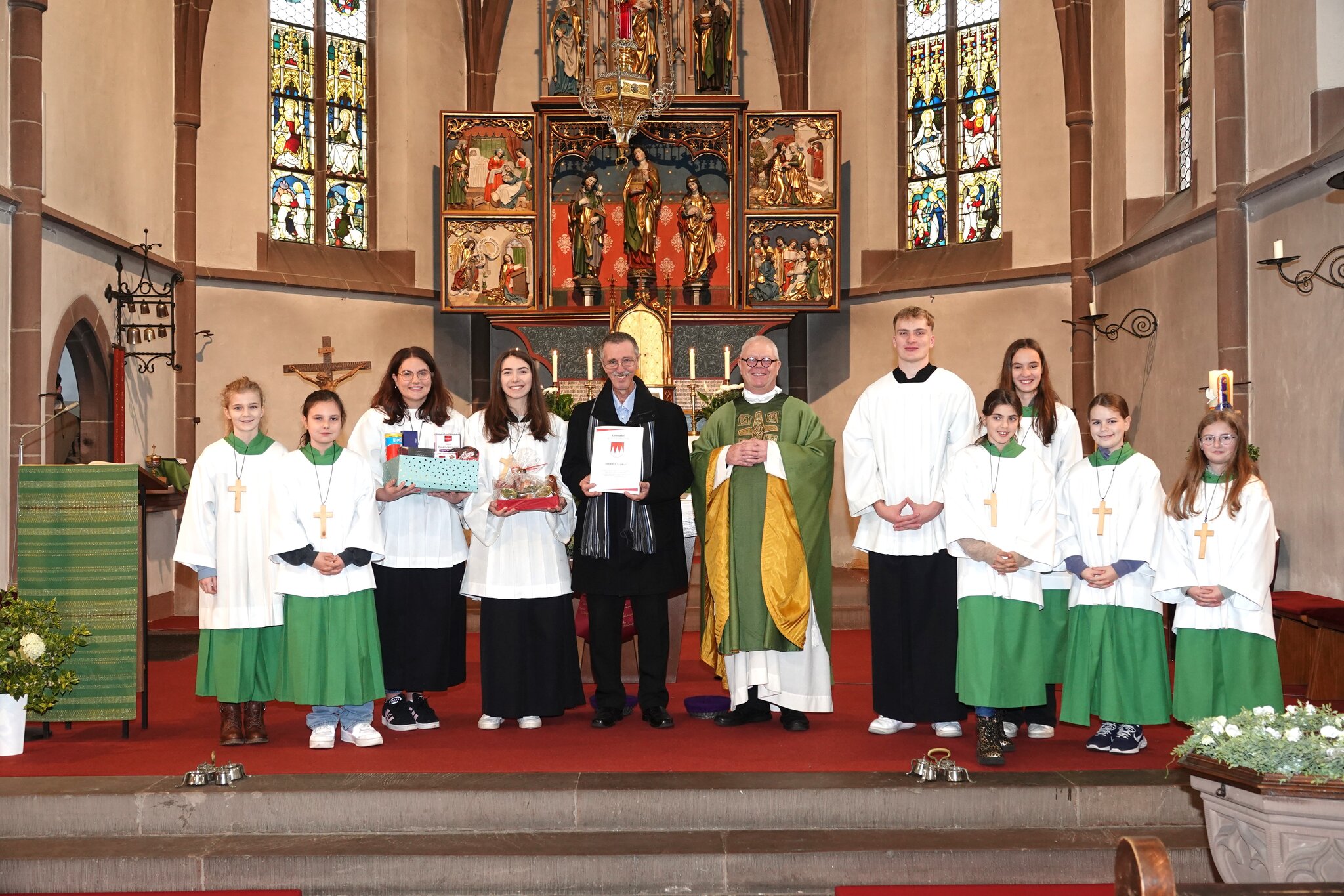 Bildergalerie und Essay: Bischöfliche Ehrennadel für Ehrenfried Schmitt aus Eichenbühl ...