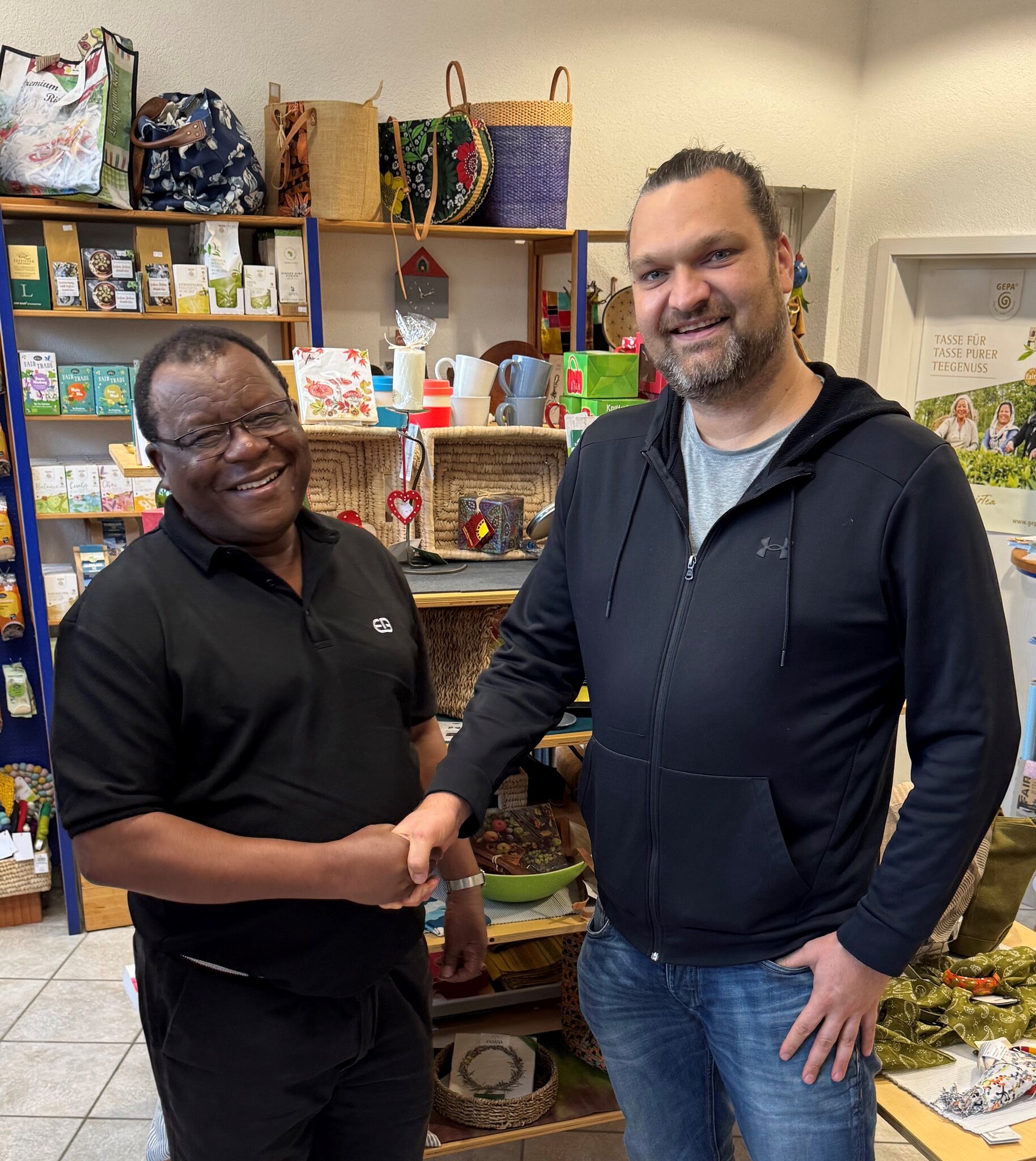 Zusammenarbeit vertieft - Spenden überreicht: Tansania-Besuch beim ...