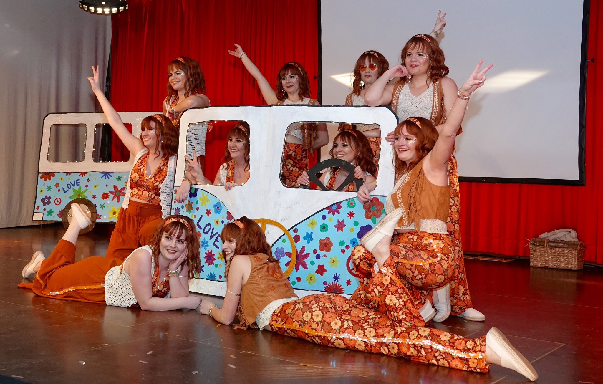 Bildergalerie und Essay: Fulminant, faszinierend, fetzig: Frauen feiern fünfte Jahreszeit ...