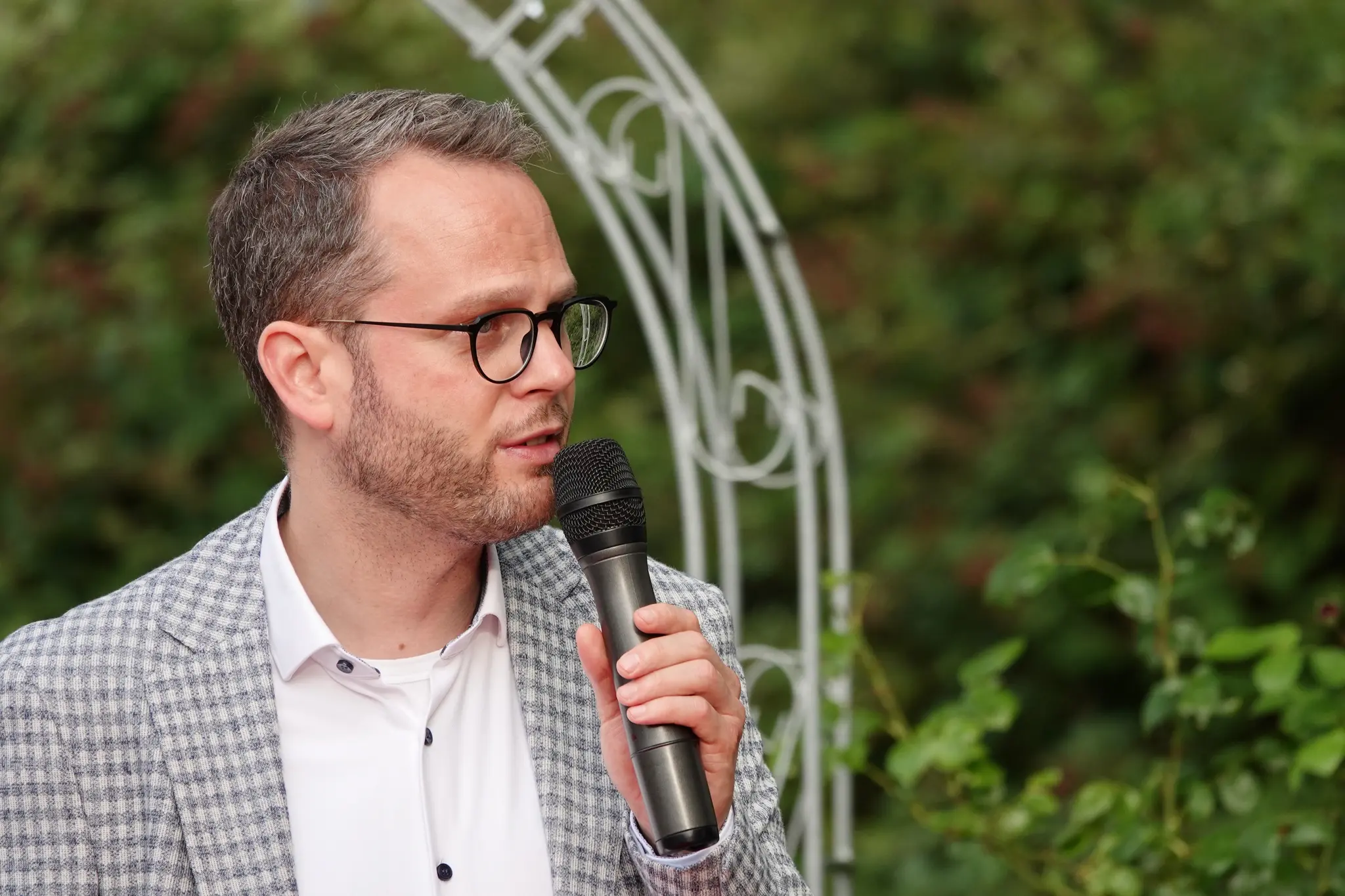 Bildergalerie und Essay.: Gespräch mit dem Würzburger Augustinerpater ...