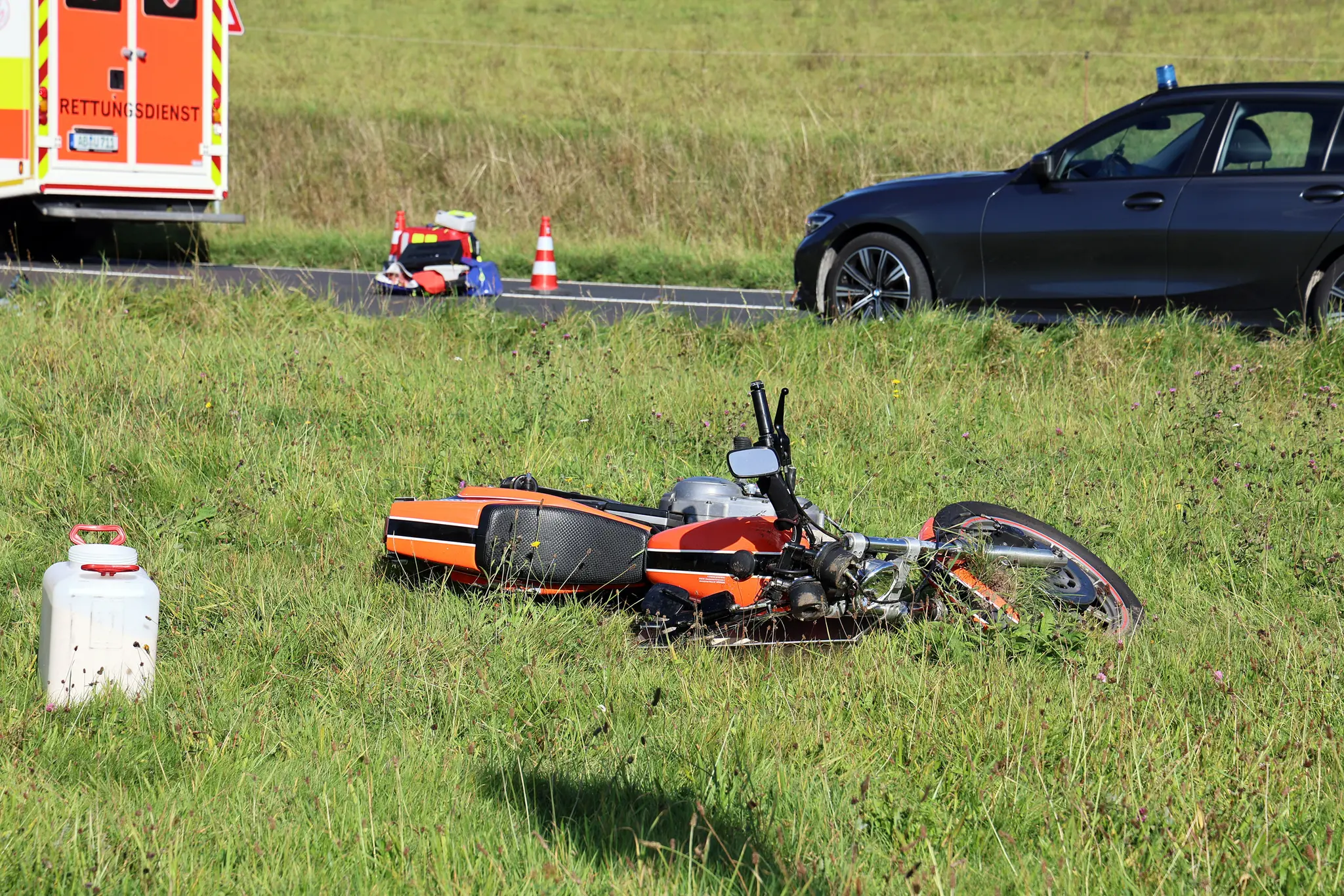 Motorradfahrer schwer verletzt: Verkehrsunfall in Hessenthal am 01.10.2025 - Hessenthal