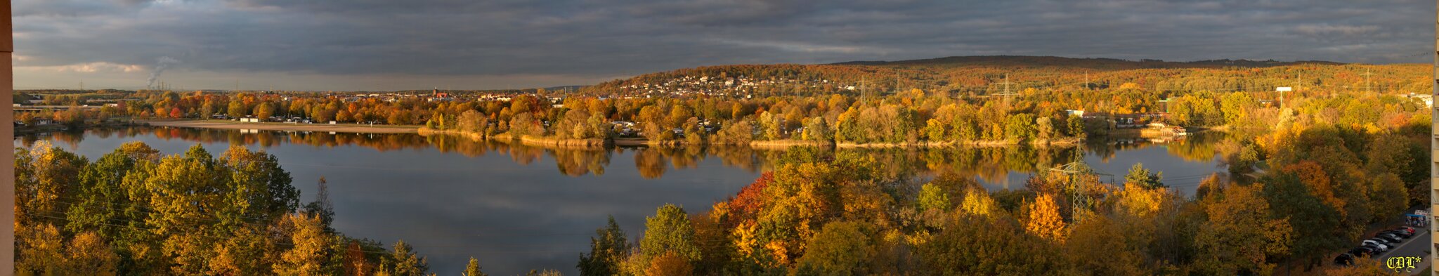 Blick über den herbstlichen Mainparksee